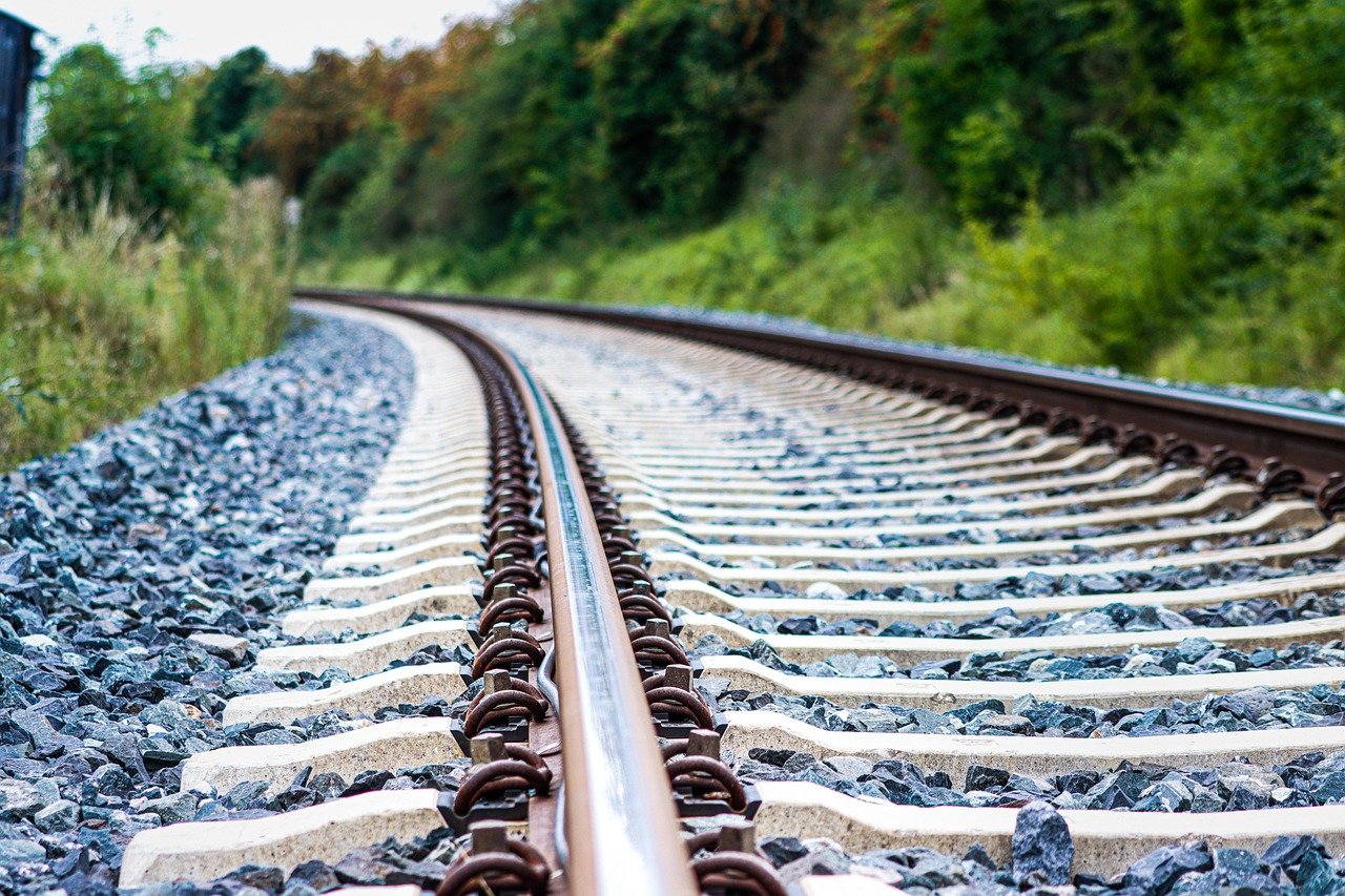 '2025ല്‍ ആദ്യത്തെ അഞ്ച് മാസം റെയില്‍വേ ട്രാക്കില്‍ മാത്രം 453 പേരാണ് ...